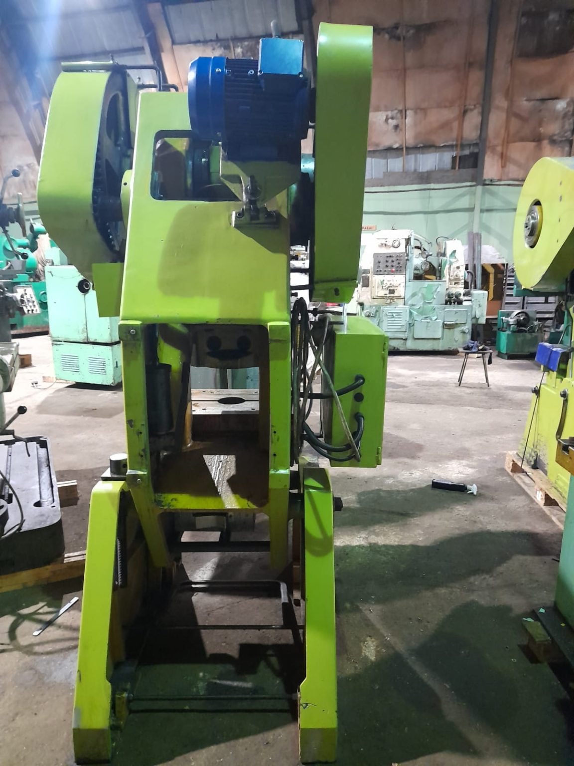 Mechanical press YANGLI J23-25D - SCG machines