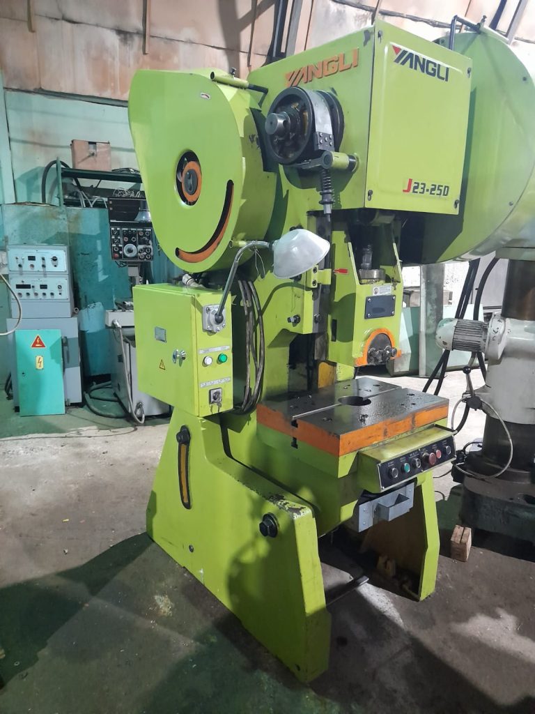 Mechanical press YANGLI J23-25D - SCG machines
