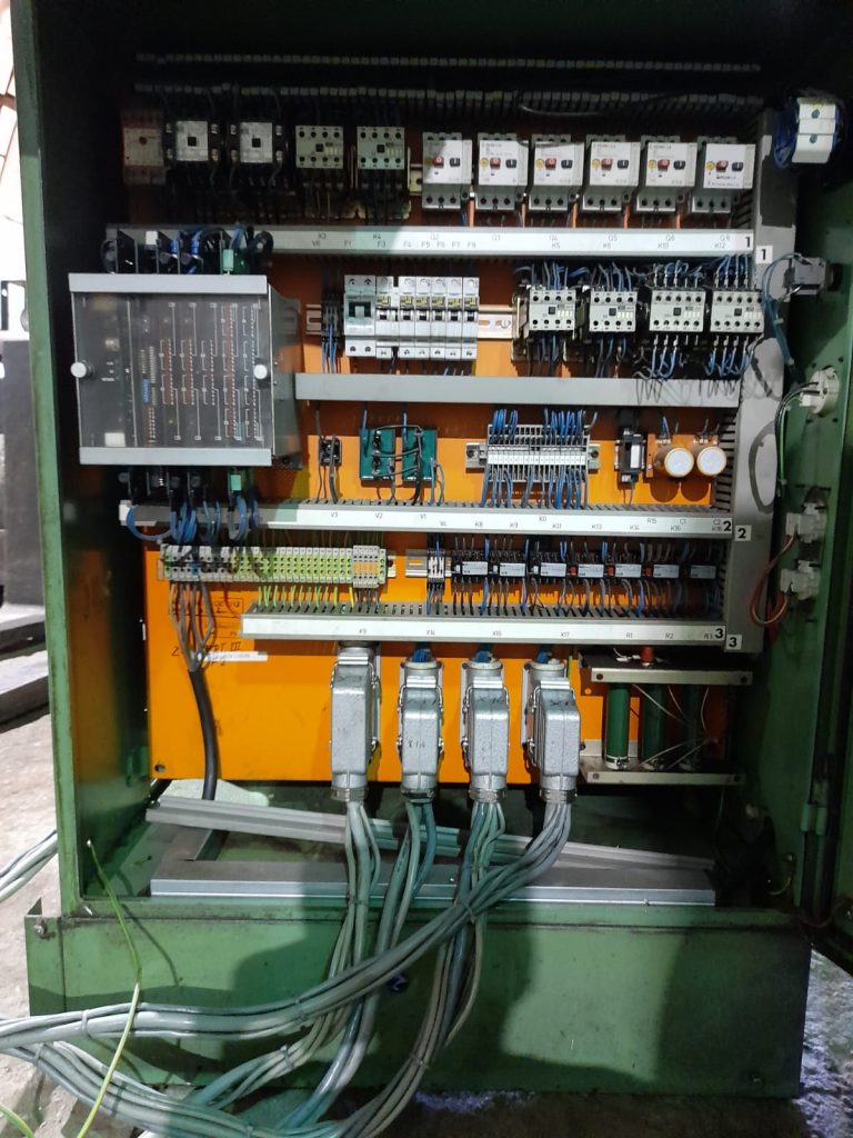 Universal milling machine Deckel FP4MA Contour 2 - SCG machines
