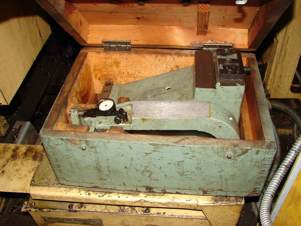Straight bevel gear generator SARATOV 5C276P - SCG machines