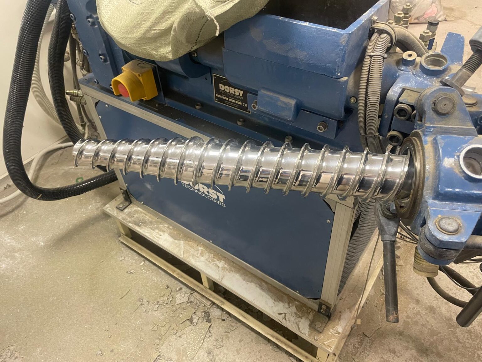 Vacuum Extrusion Presses DORST V10 - SCG machines