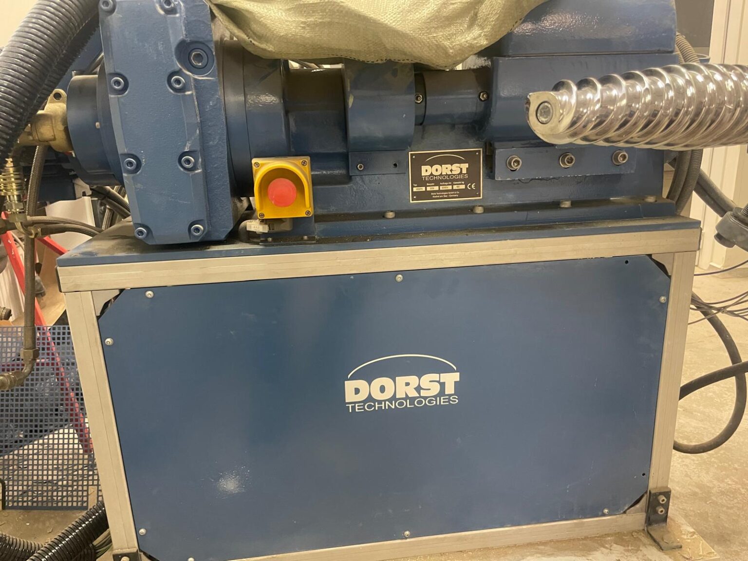 Vacuum Extrusion Presses DORST V10 - SCG machines